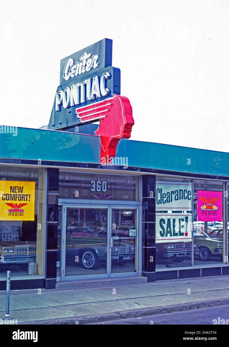 1970s pontiac dealership hi-res stock photography and images - Alamy