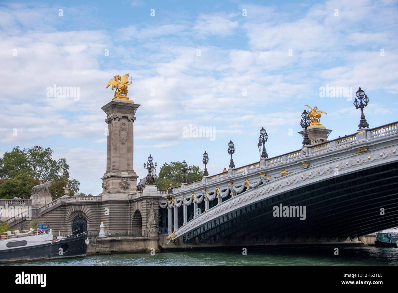 Pont alexandre iii bridge lamp hi-res stock photography and images - Alamy