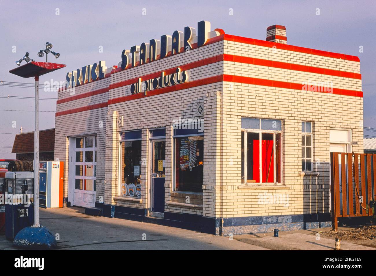 Historical standard gas station hi-res stock photography and images - Alamy