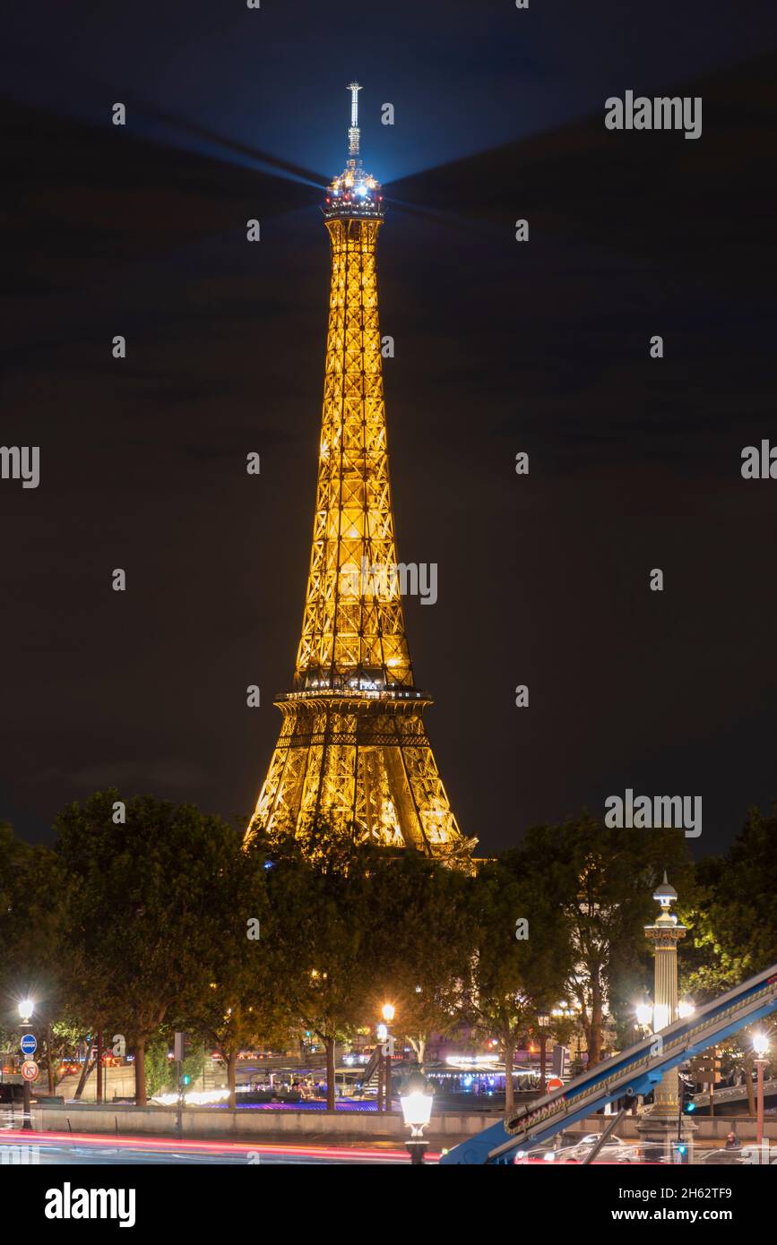 Illuminated eiffel tower hi-res stock photography and images - Alamy