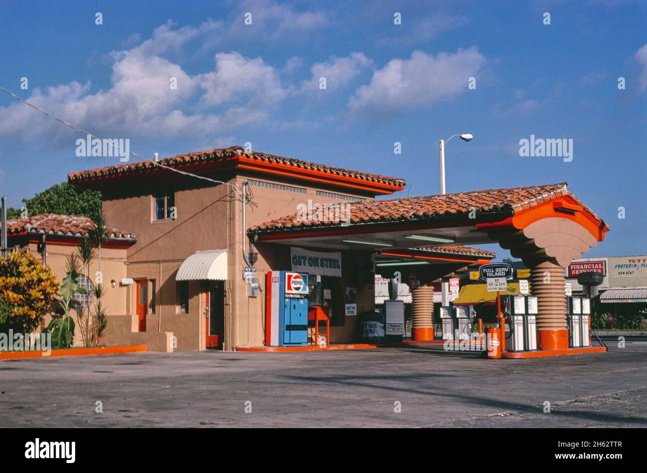 1980s gulf gas station hi-res stock photography and images - Alamy
