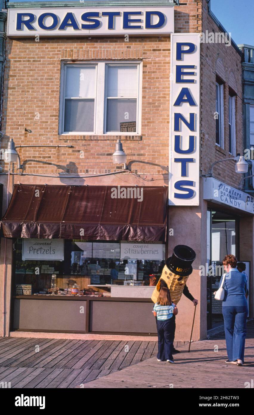 1970s planters peanuts hi-res stock photography and images - Alamy