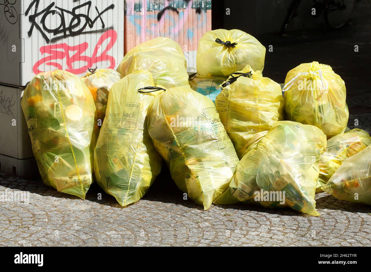 Yellow sacks hi-res stock photography and images - Alamy