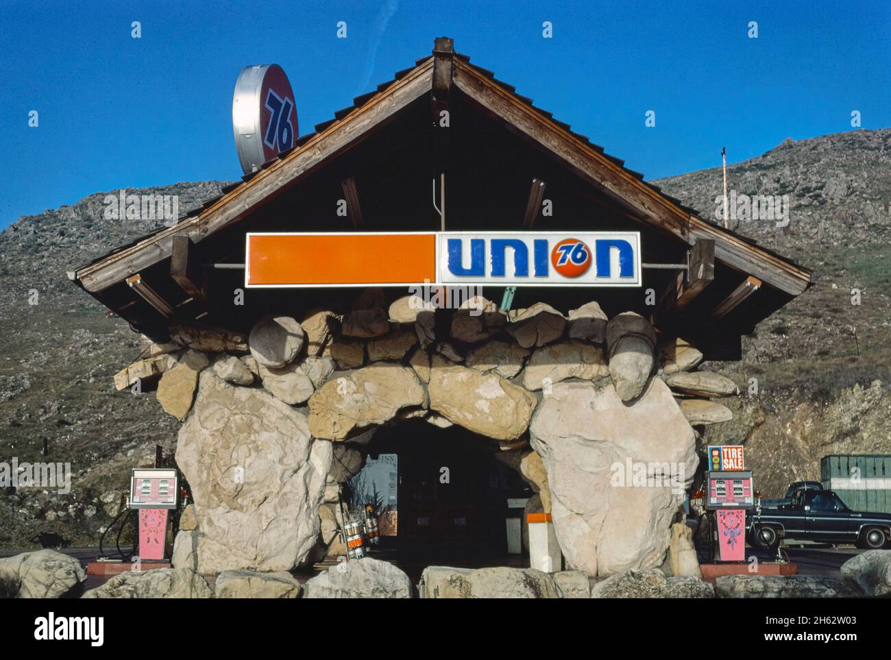 Union 76 gas station hi-res stock photography and images - Alamy