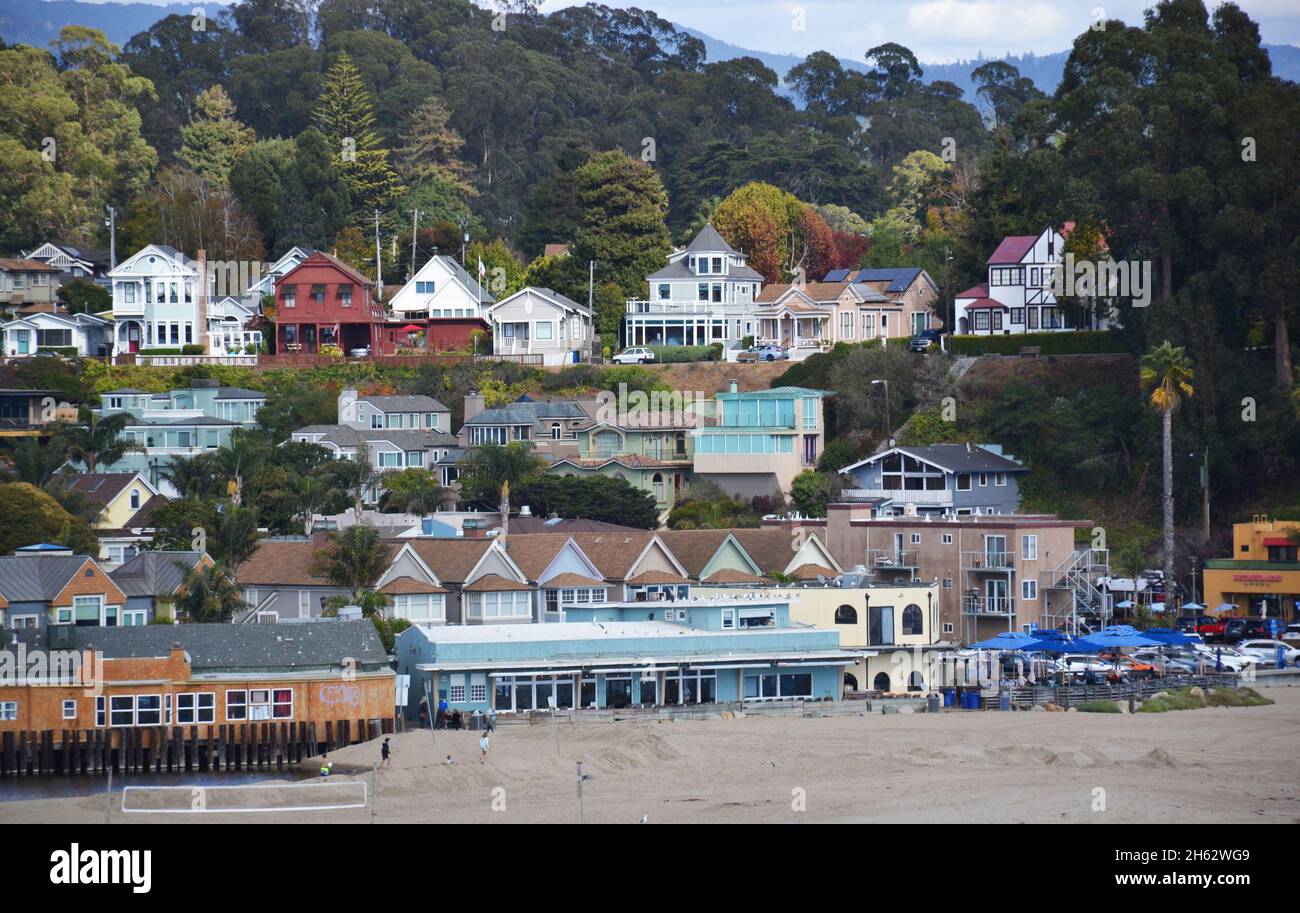 Colorful houses of Capitola Venetian Court in the California coast ...