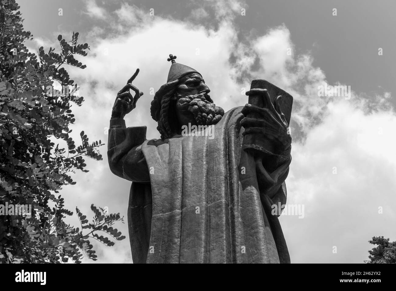 Merlin statue hi-res stock photography and images - Alamy