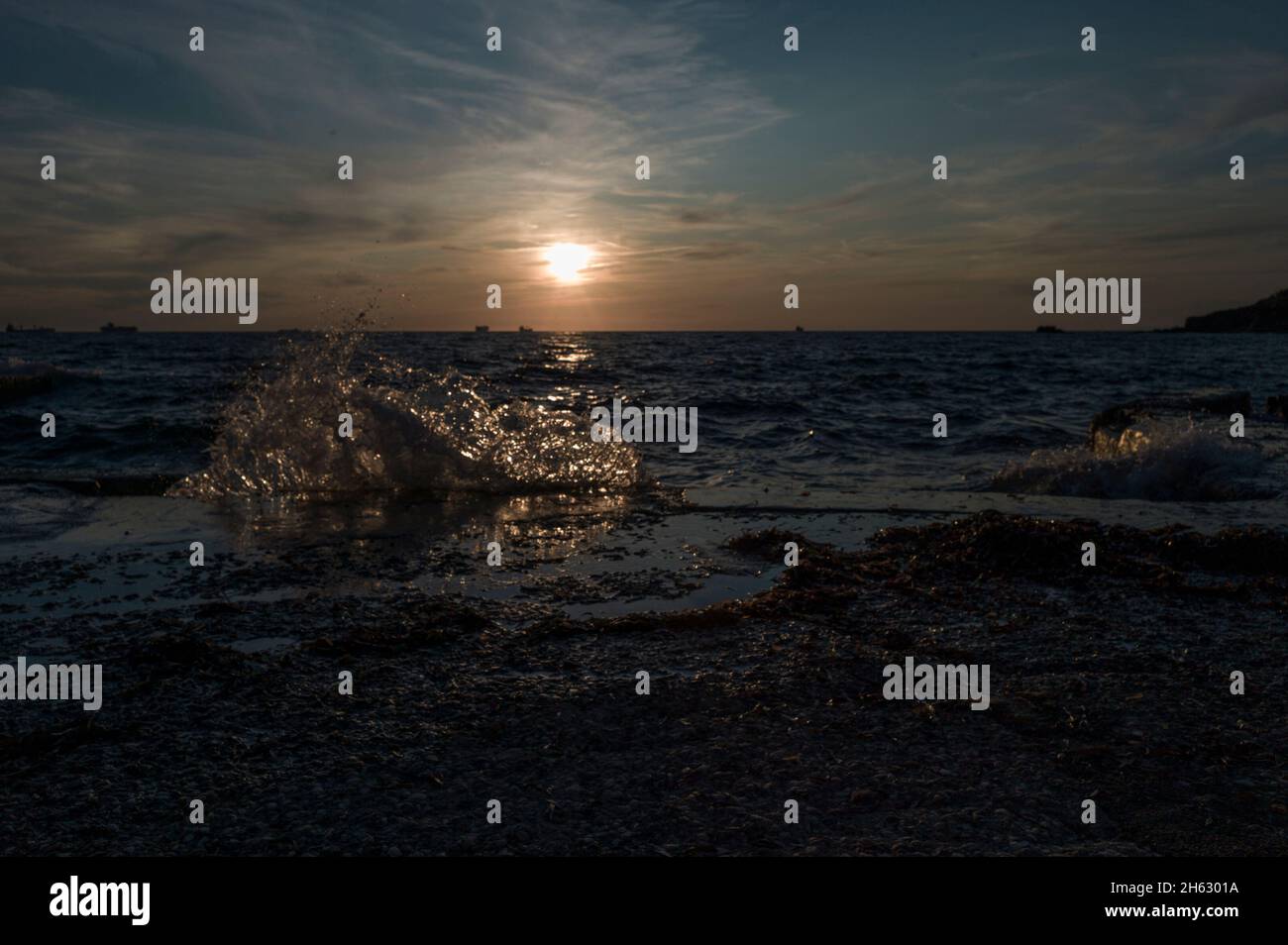 Water is splashing hi-res stock photography and images - Alamy