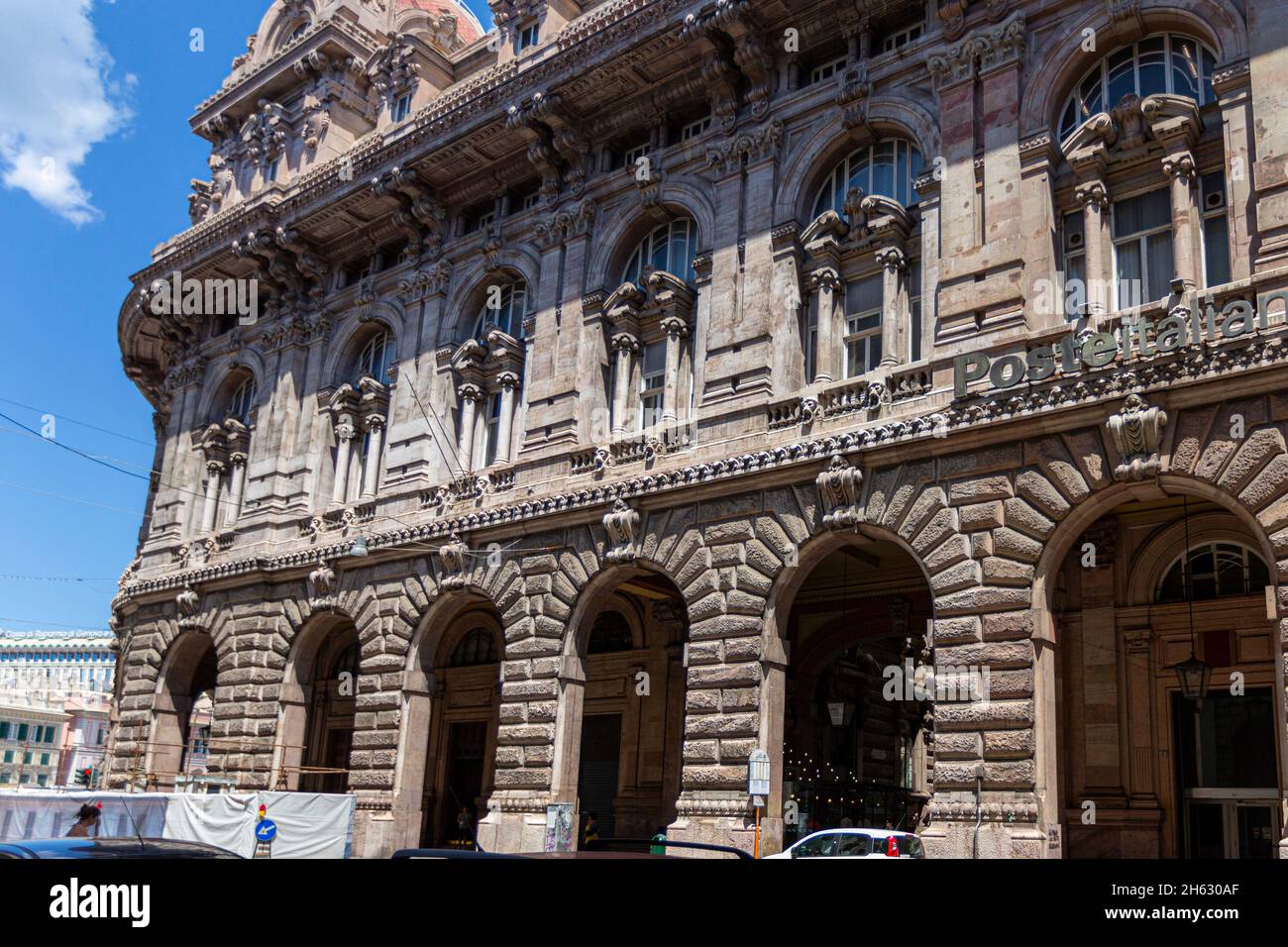 Mid size historic building hi-res stock photography and images - Alamy