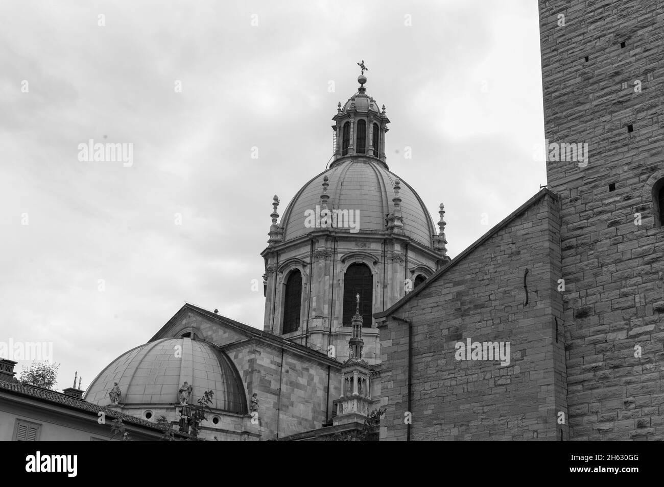 Como cathedral gothic architecture Black and White Stock Photos ...