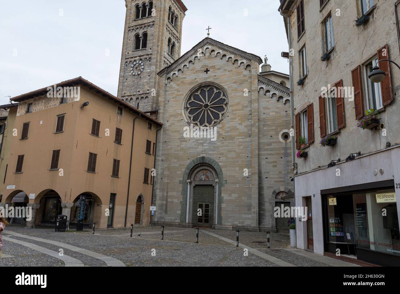 cathedral square (piazza del duomo) in como city,lombardy,italy Stock ...
