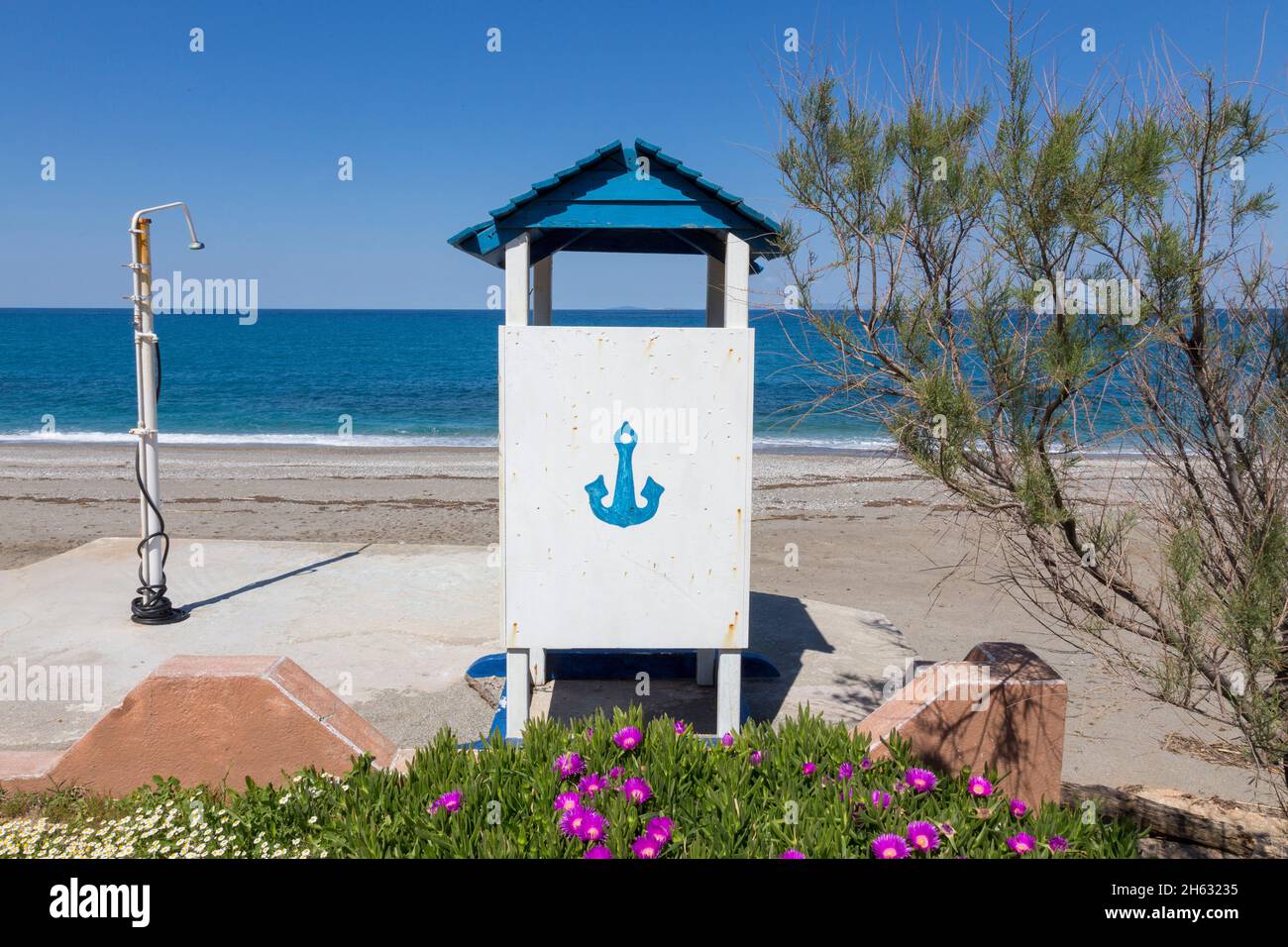 Lifeguard tower and a shower at the beach hi-res stock photography and ...