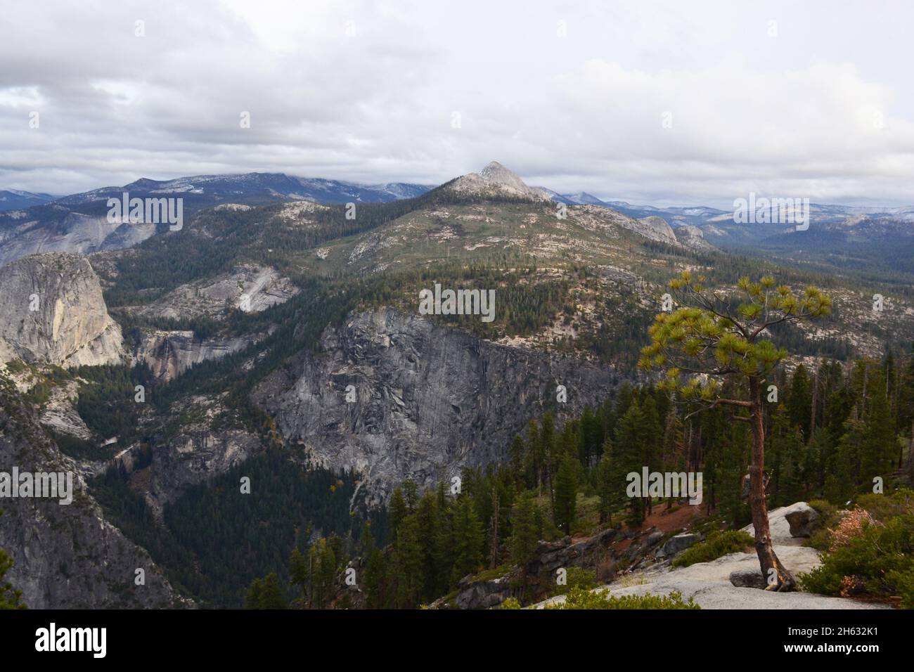 Panorama trail glacier point yosemite hi-res stock photography and ...