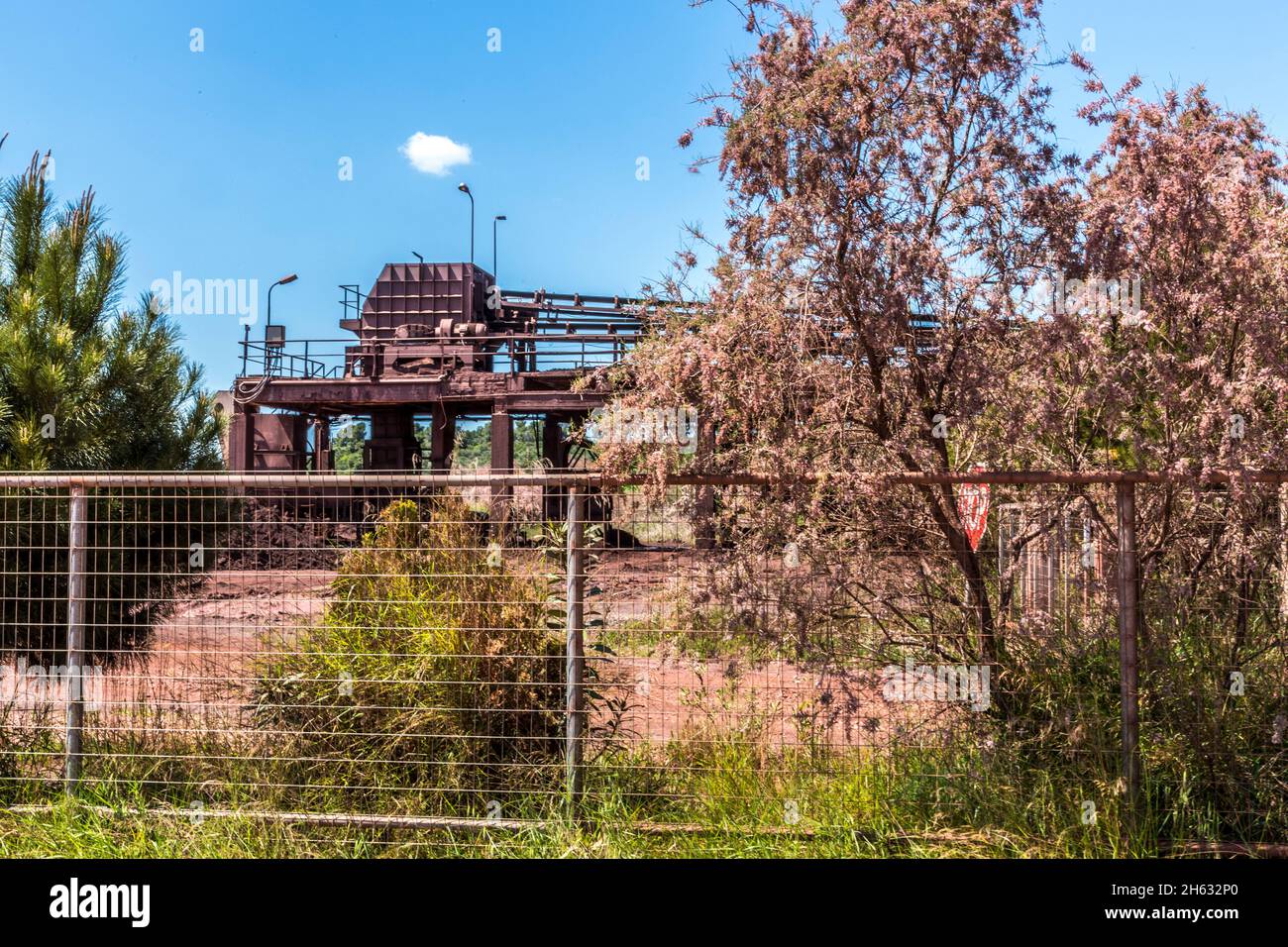 Rusty machinery hi-res stock photography and images - Alamy