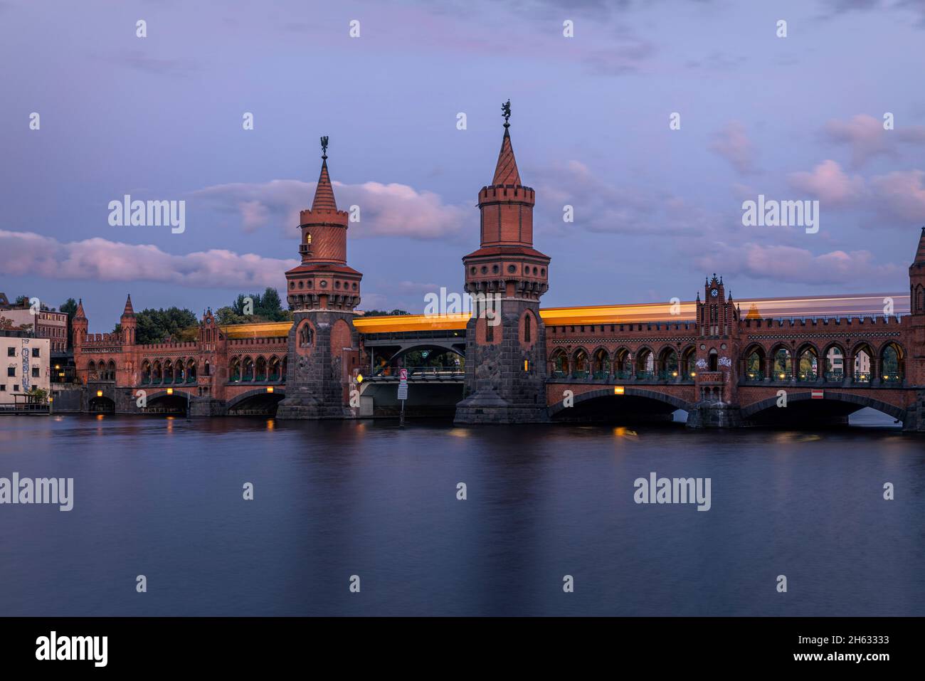 Oberbaum bridge berlin hi-res stock photography and images - Alamy