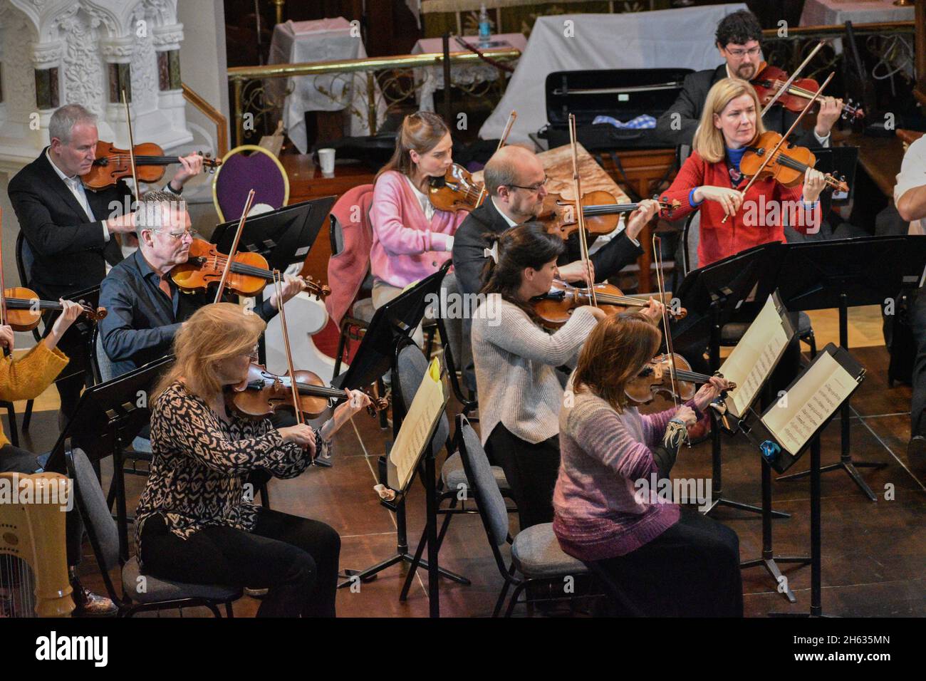Chamber orchestra hi-res stock photography and images - Alamy