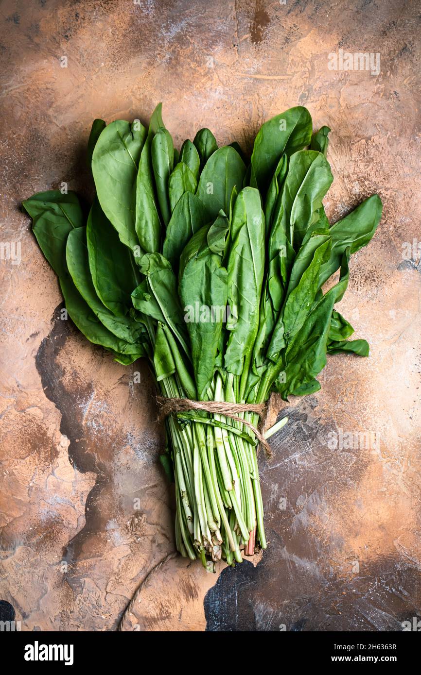 bunch of farm spinach. Natural organic healthy product Stock Photo - Alamy