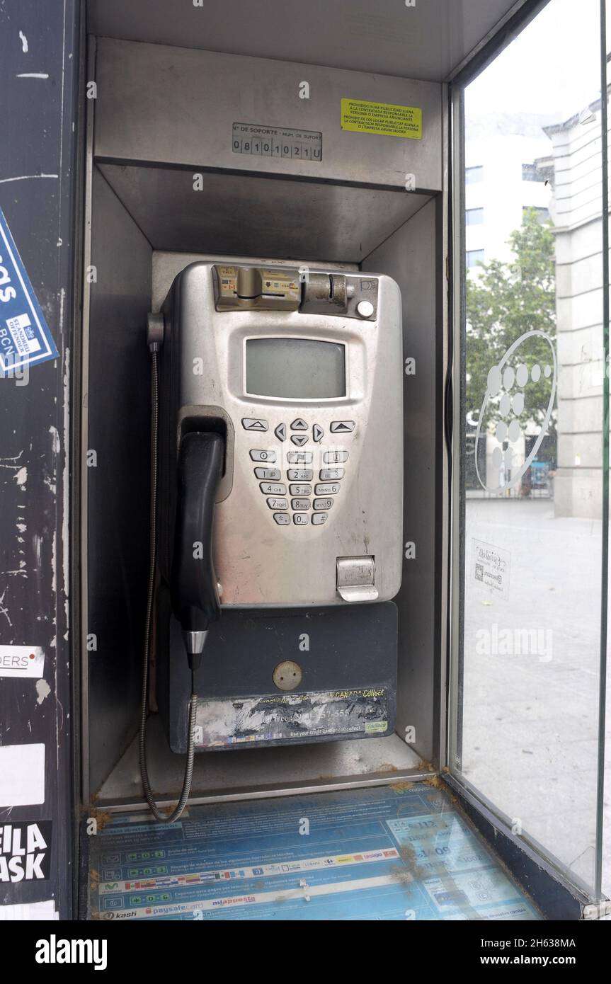 Street telephone hi-res stock photography and images - Alamy