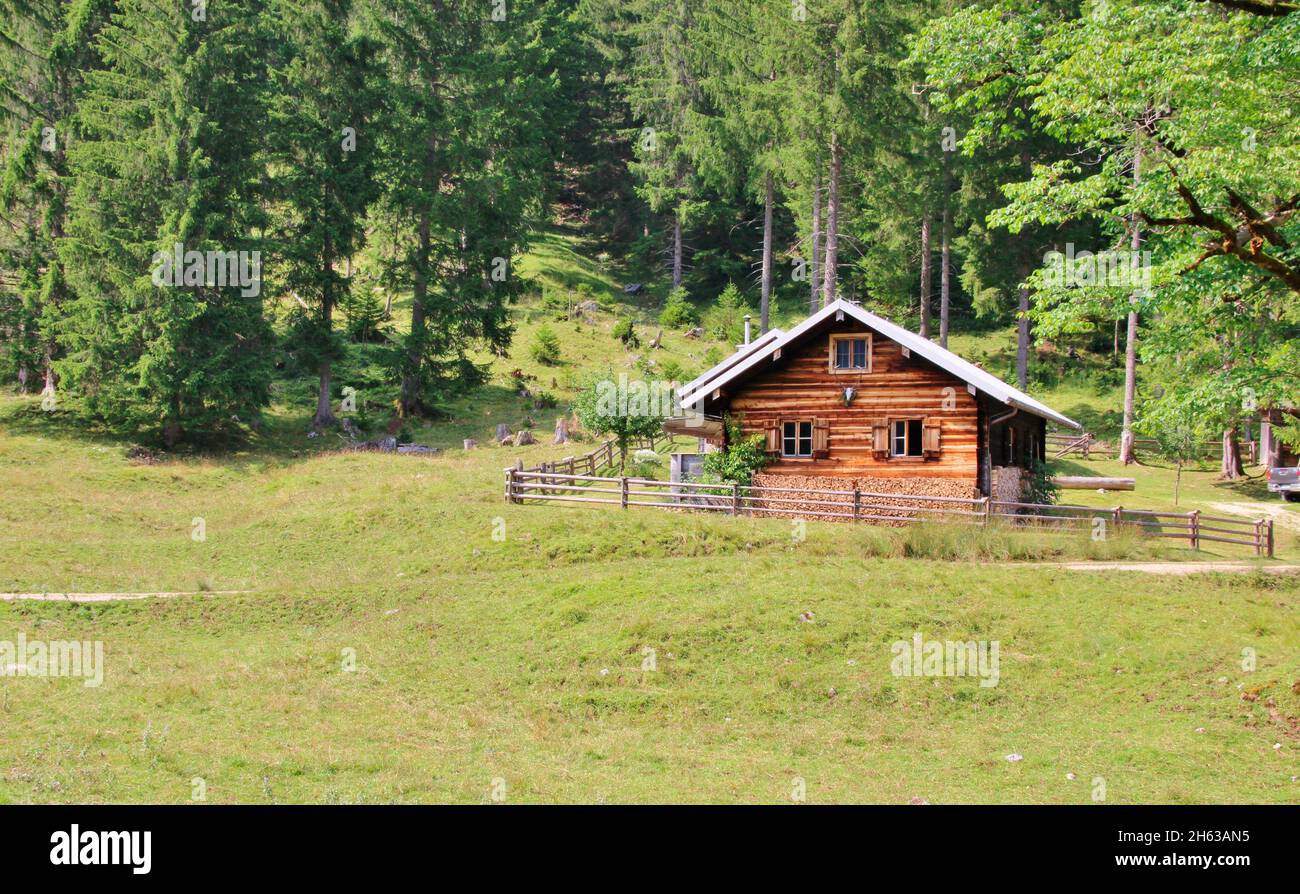 Accomodation at the hunting lodge hi-res stock photography and images ...