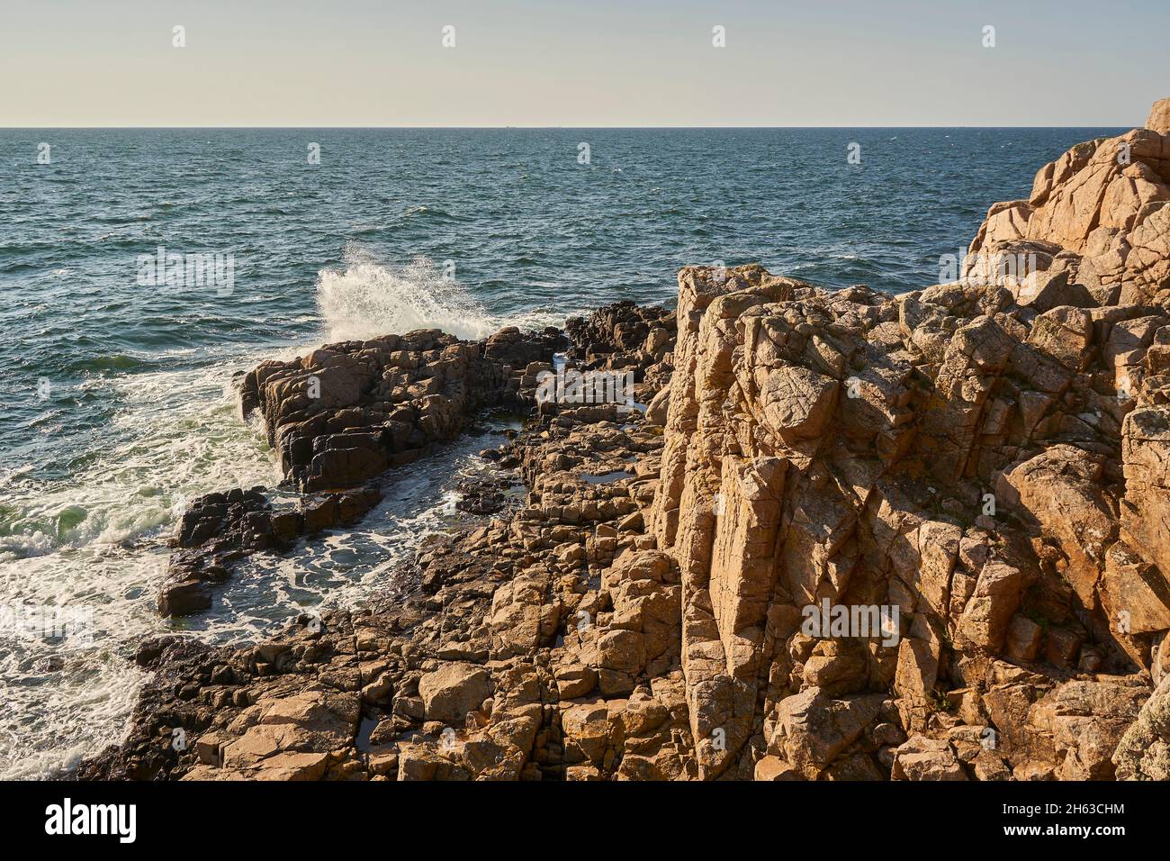 Cliffs water seaside hi-res stock photography and images - Alamy