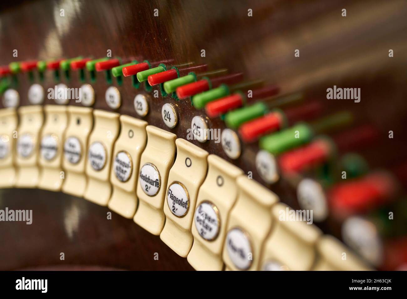 europe,germany,hamburg,organ,game table,keys,music,organ playing,ndr ...
