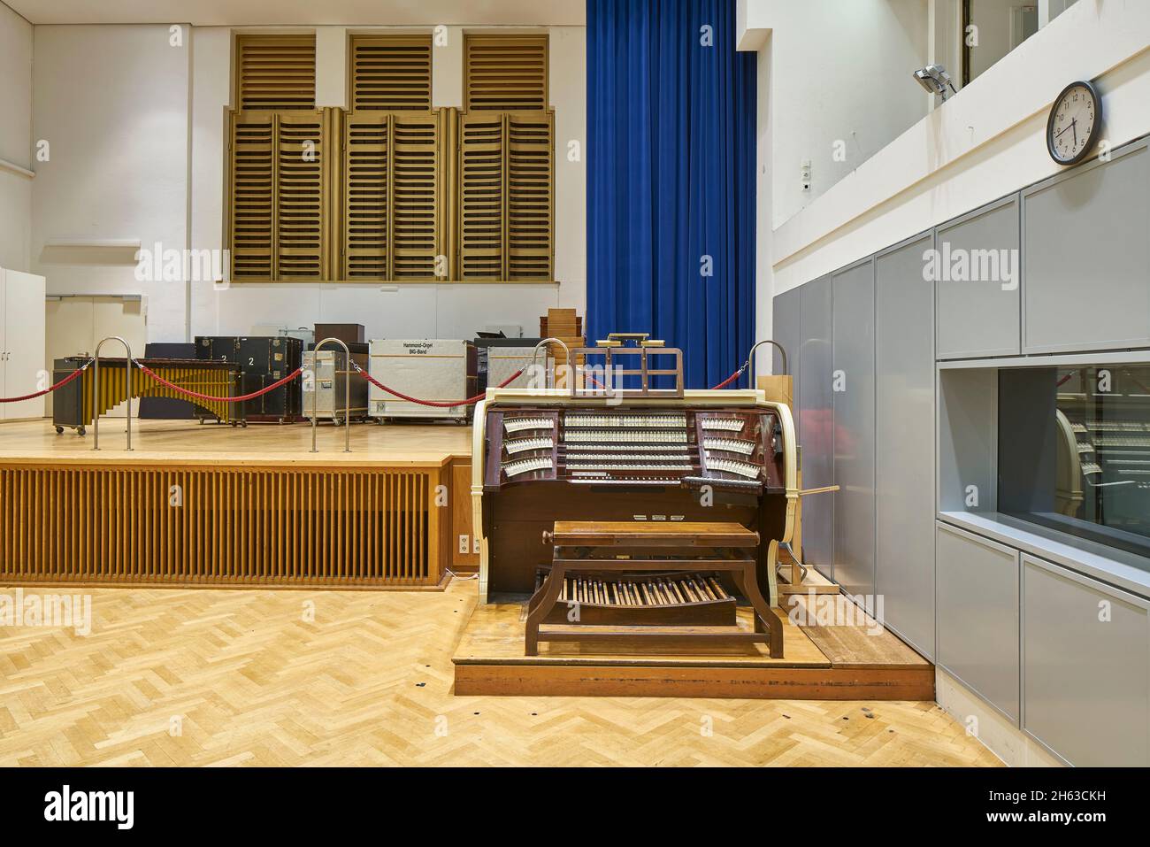 europe,germany,hamburg,organ,game table,keys,music,organ playing,ndr ...