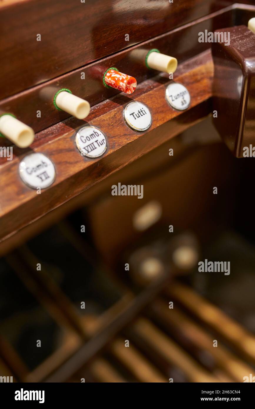 europe,germany,hamburg,organ,game table,keys,music,organ playing,ndr ...