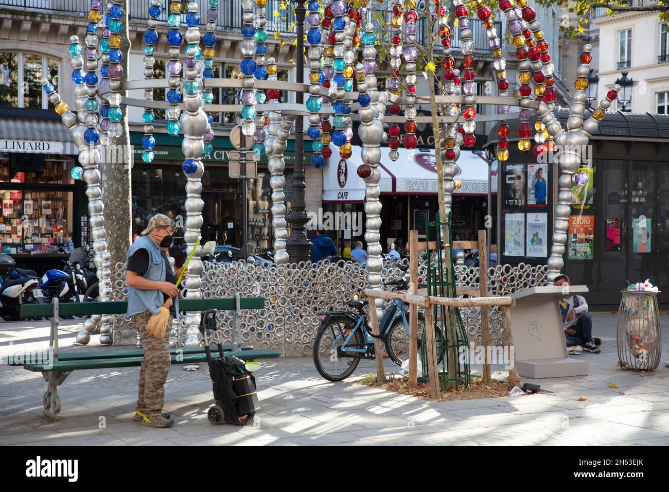Paris musicians summer hi-res stock photography and images - Alamy