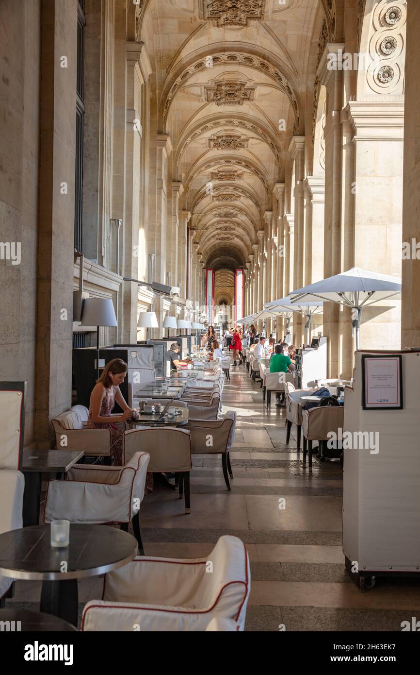 Walk up restaurant hi-res stock photography and images - Alamy