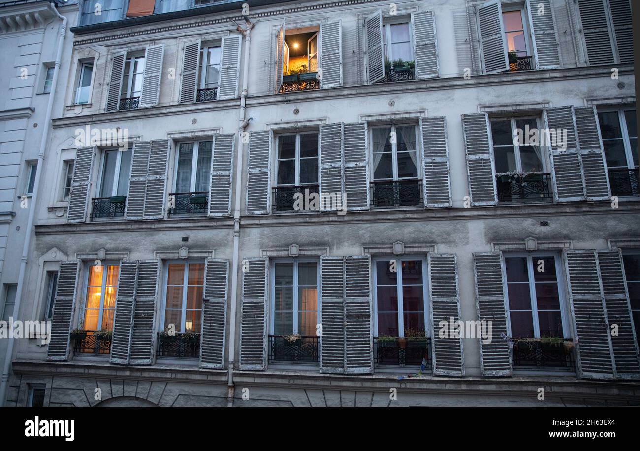 Old city facades paris hi-res stock photography and images - Alamy