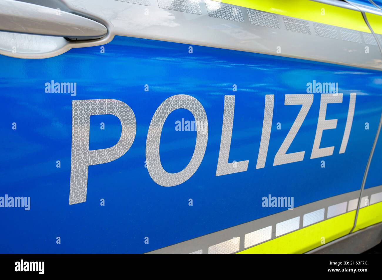 Police patrol cars flashing hi-res stock photography and images - Alamy