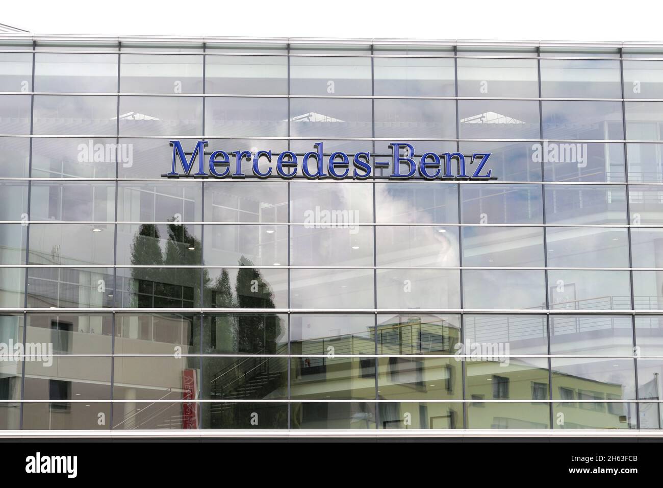 Mercedes benz logo hi-res stock photography and images - Alamy