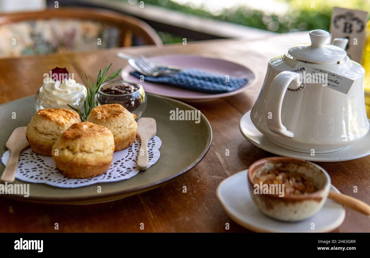 Crumpets and milk hi-res stock photography and images - Alamy