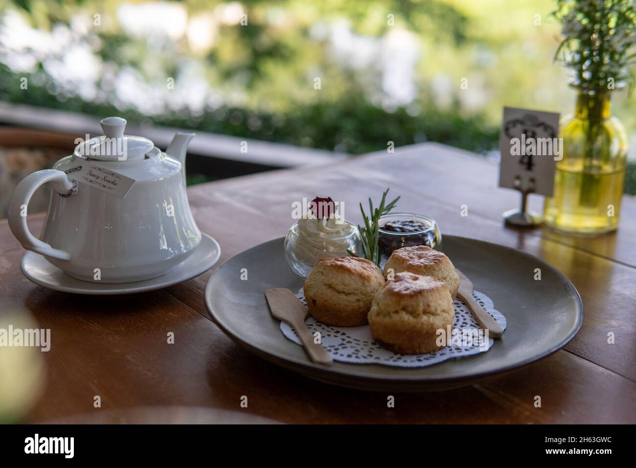 Crumpets and milk hi-res stock photography and images - Alamy