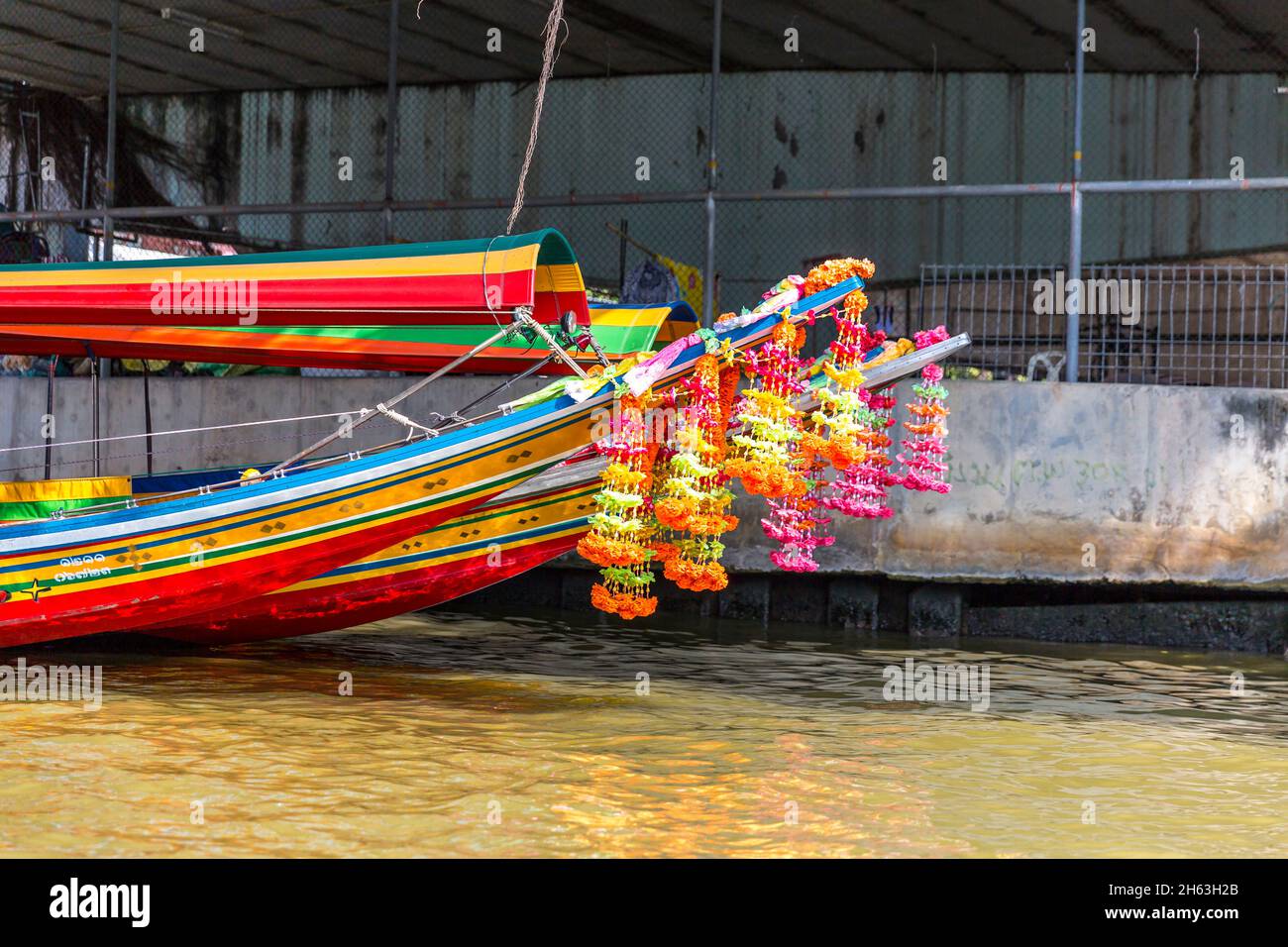 Bangkok canal decorated boat hi-res stock photography and images - Alamy
