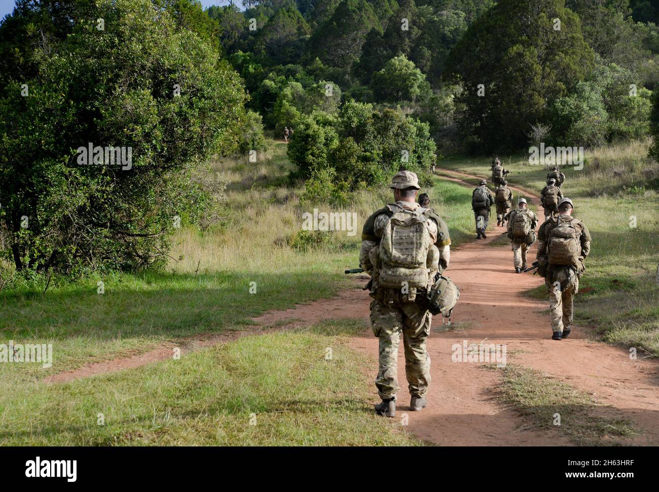 British paratroopers during a training exercise in Kenya Stock Photo ...