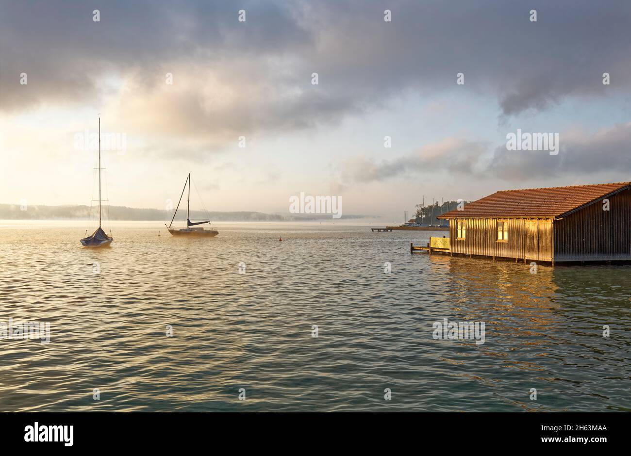 Boathouses at lake starnberg hi-res stock photography and images - Alamy