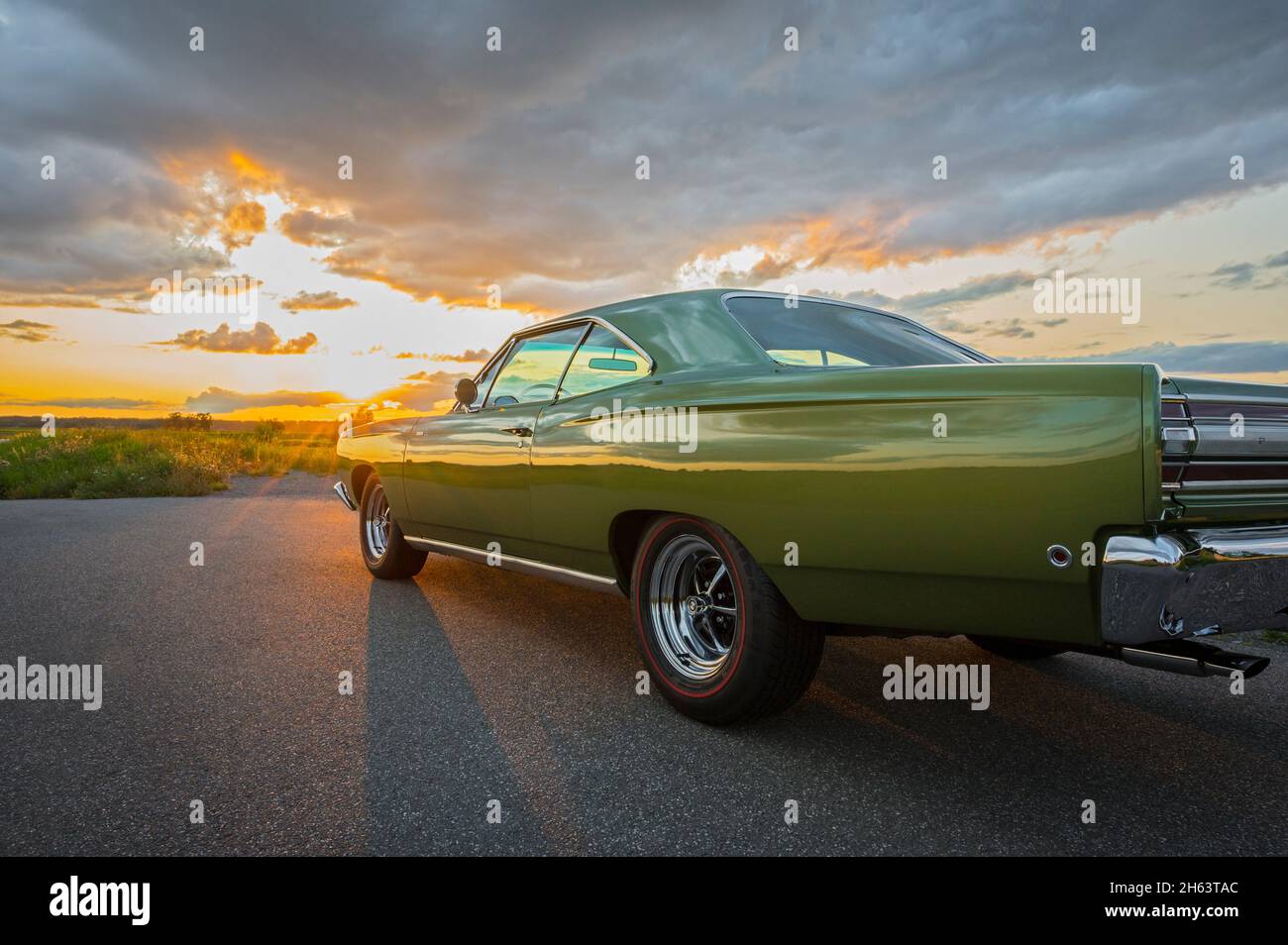 plymouth road runner at sunset,built in 1968,muscle car,vintage car ...