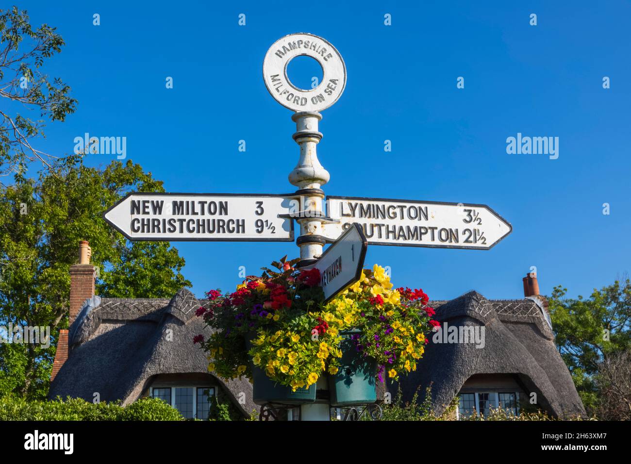 New forest road signs hi-res stock photography and images - Alamy