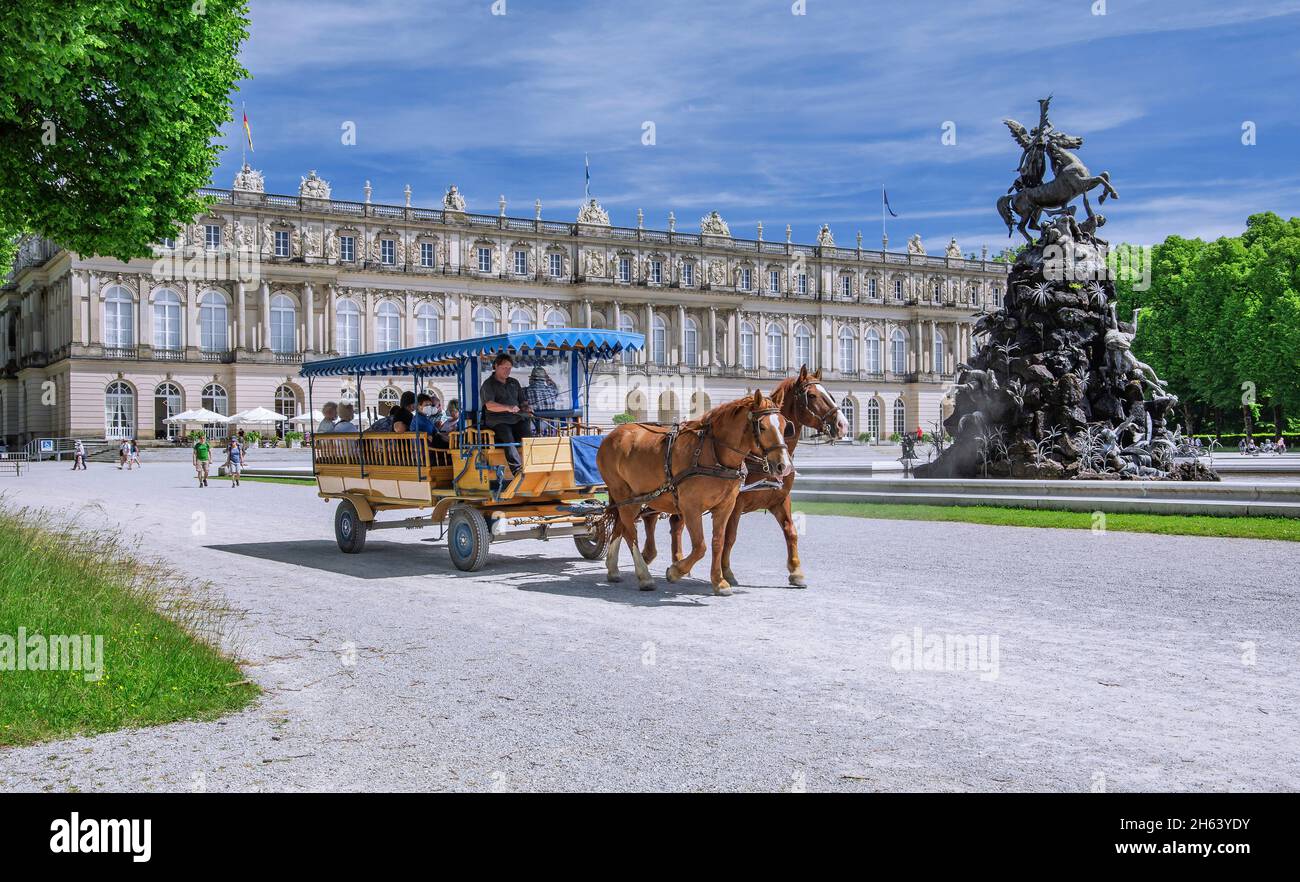 Horse drawn carriage castle hi-res stock photography and images - Alamy
