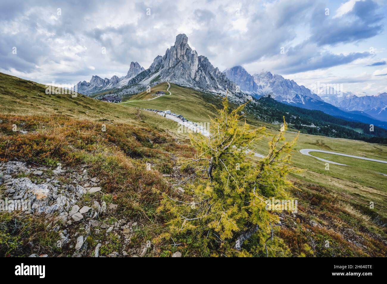 Passo di giau is high mountain pass in the dolomites hi-res stock ...