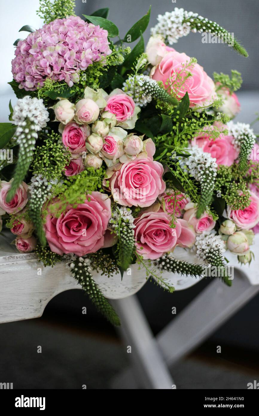 Pink bouquet hi-res stock photography and images - Alamy