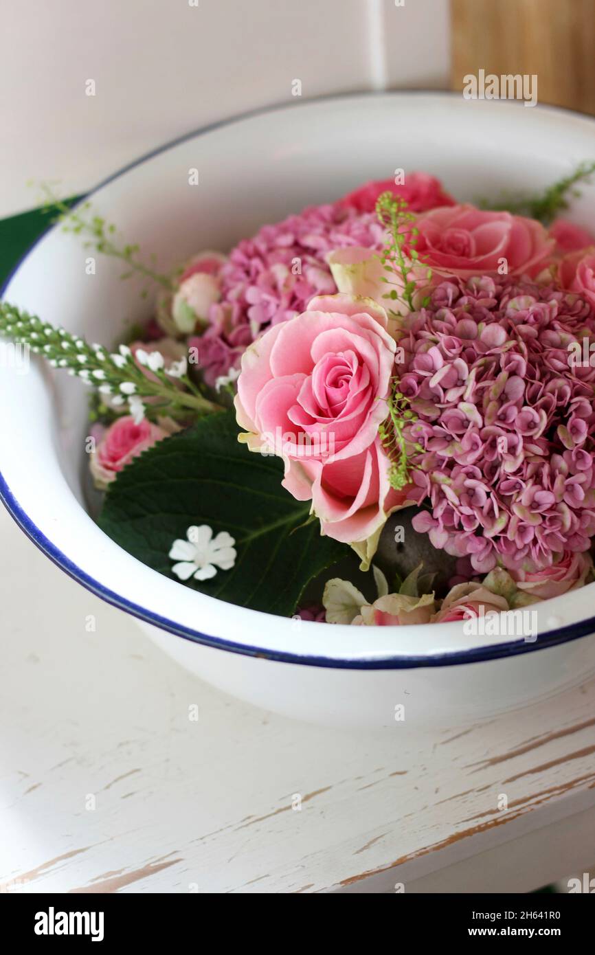 flowers float in a bowl of water Stock Photo - Alamy