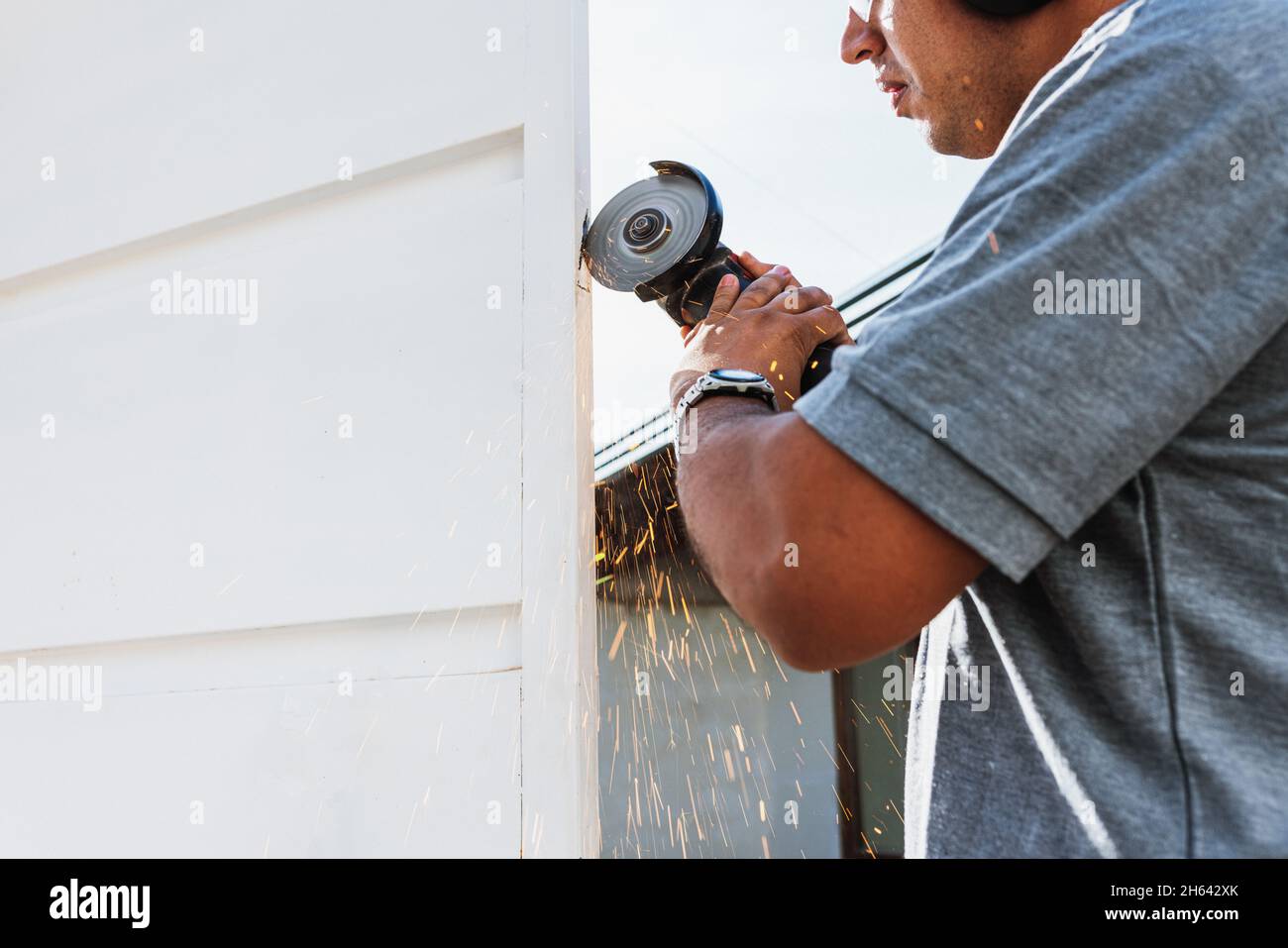 Manual gate cut hi-res stock photography and images - Alamy