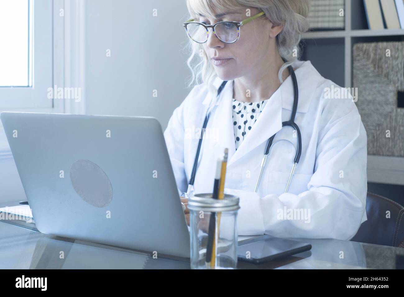 Frontline worker technology hi-res stock photography and images - Alamy