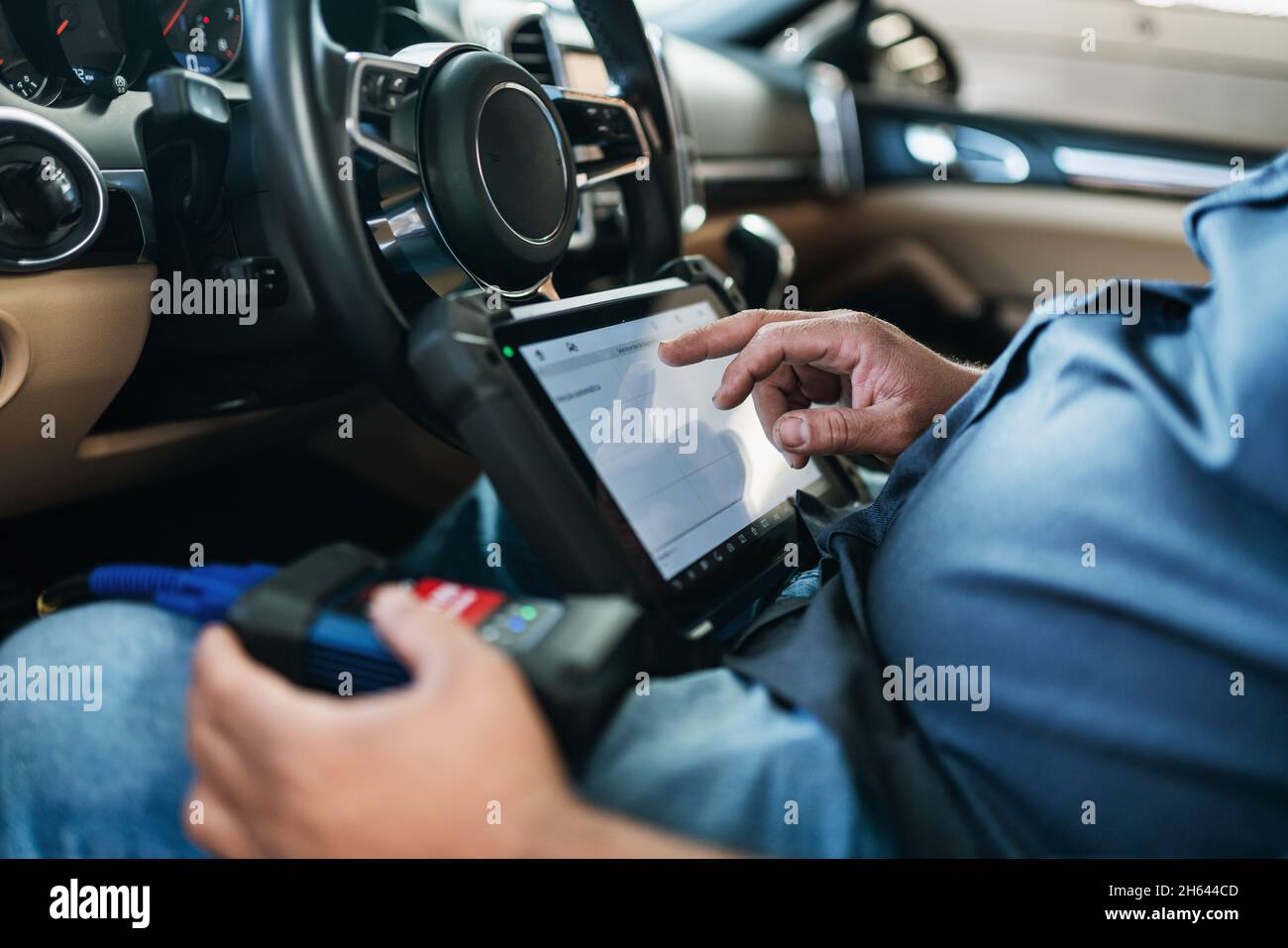 Car diagnostic scanner hi-res stock photography and images - Alamy