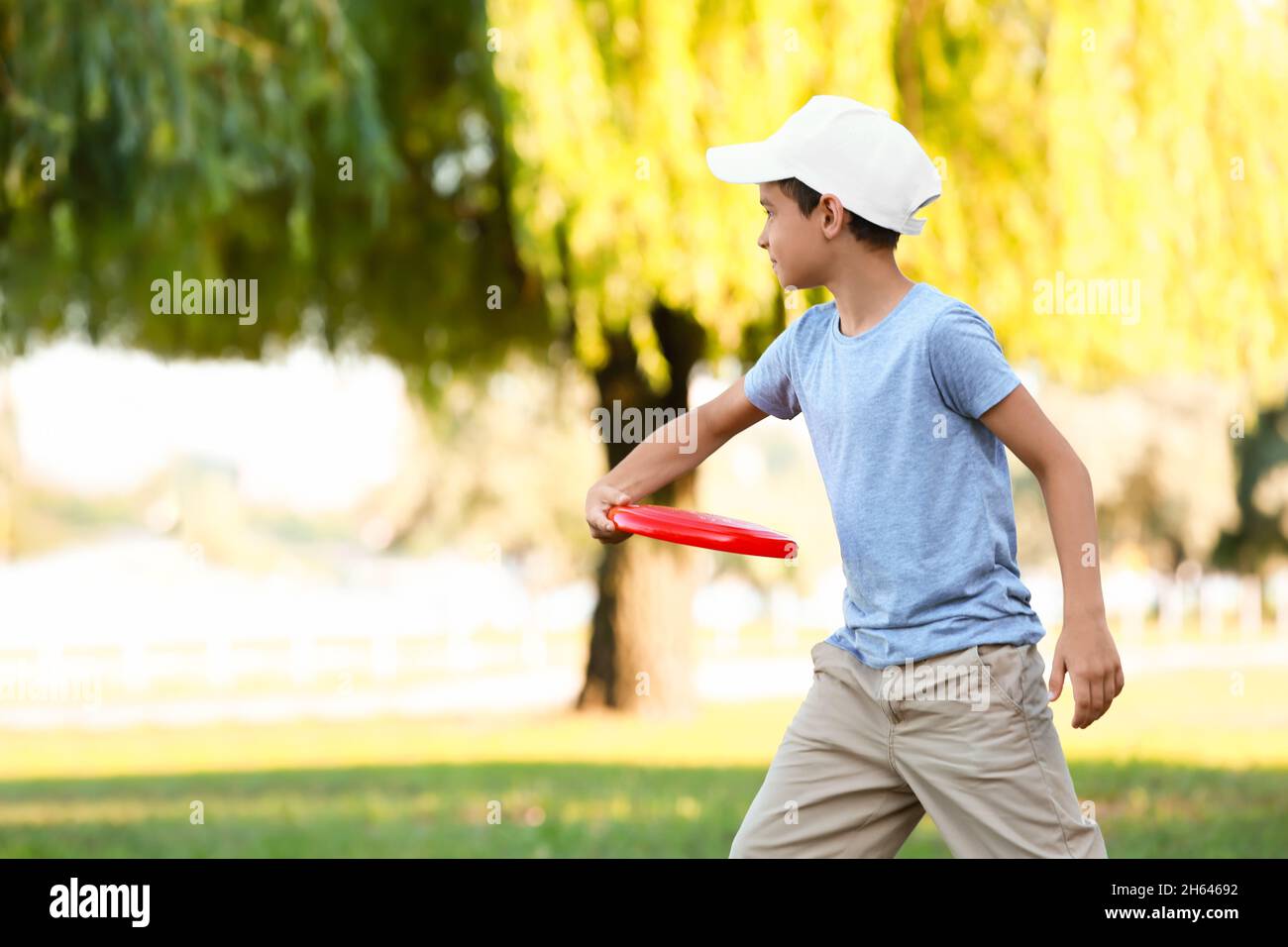 Ultimate frisbee children hi-res stock photography and images - Alamy