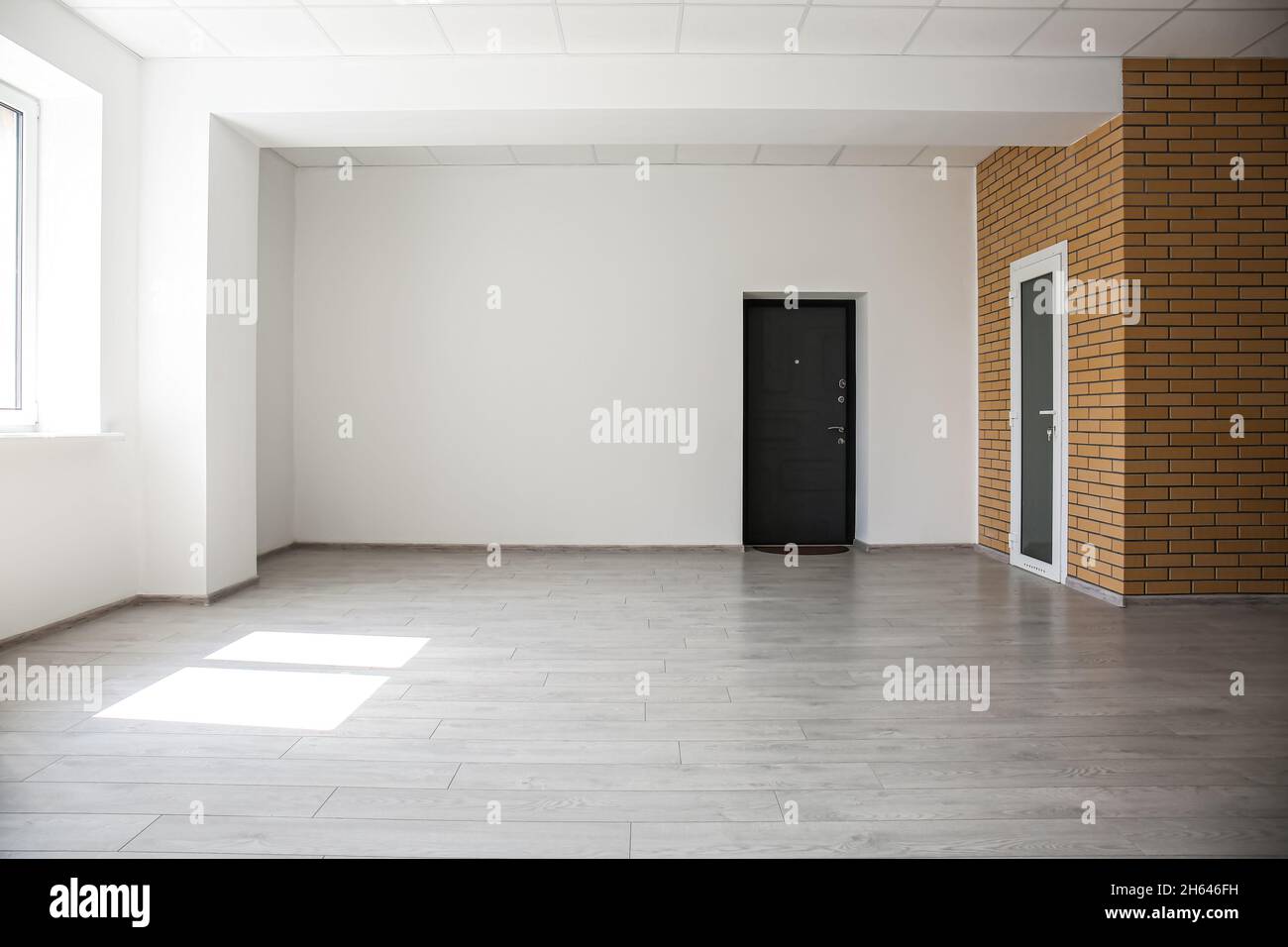 View of empty room with doors Stock Photo - Alamy