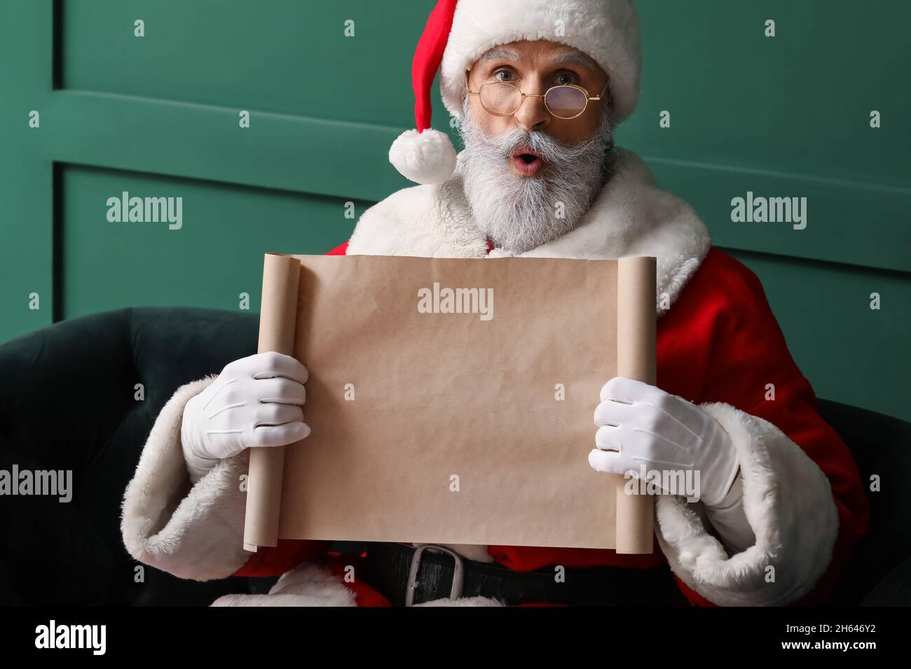 Surprised Santa Claus with empty letter at home on Christmas eve Stock ...