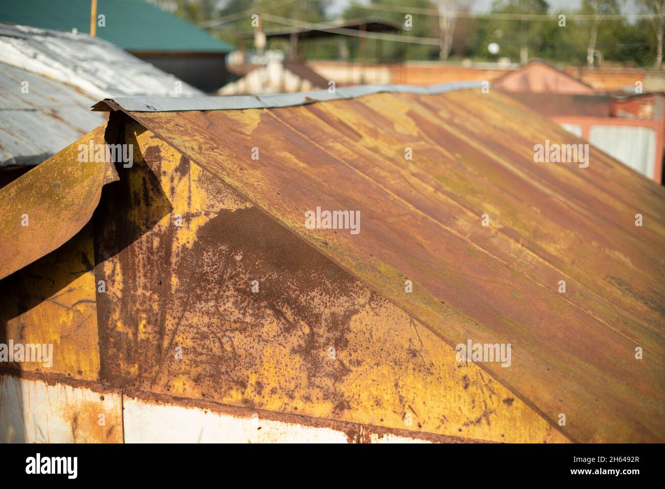 Old rusty garage hi-res stock photography and images - Alamy