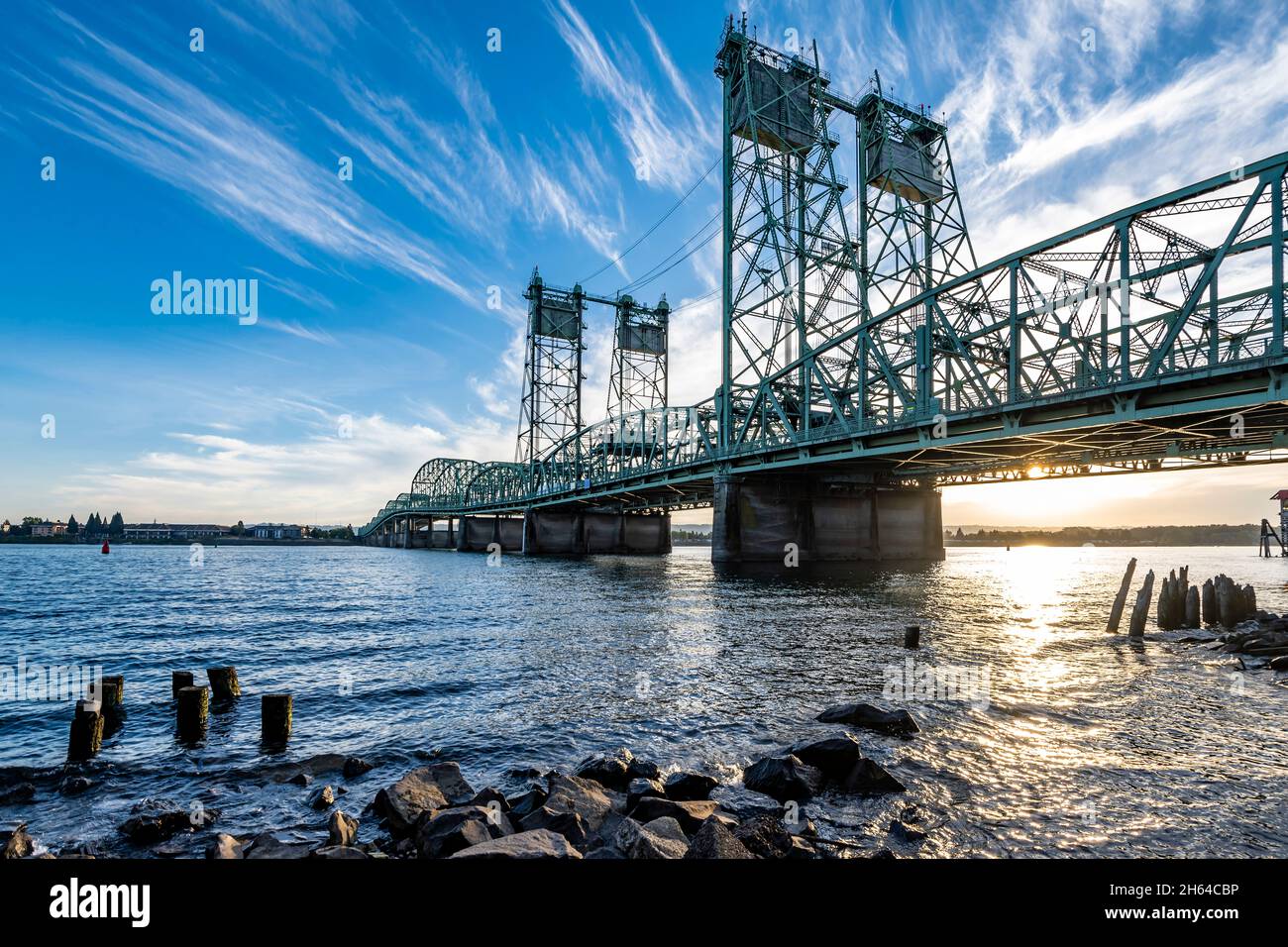 Arched sectional truss lift Columbia River Interstate drawbridge over ...
